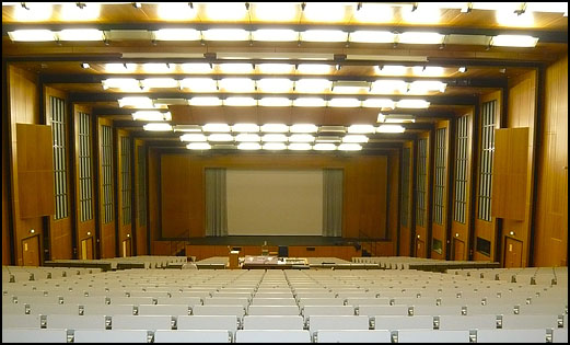 Ton in der Aula der Uni zu Köln | www.DieReferenz.de